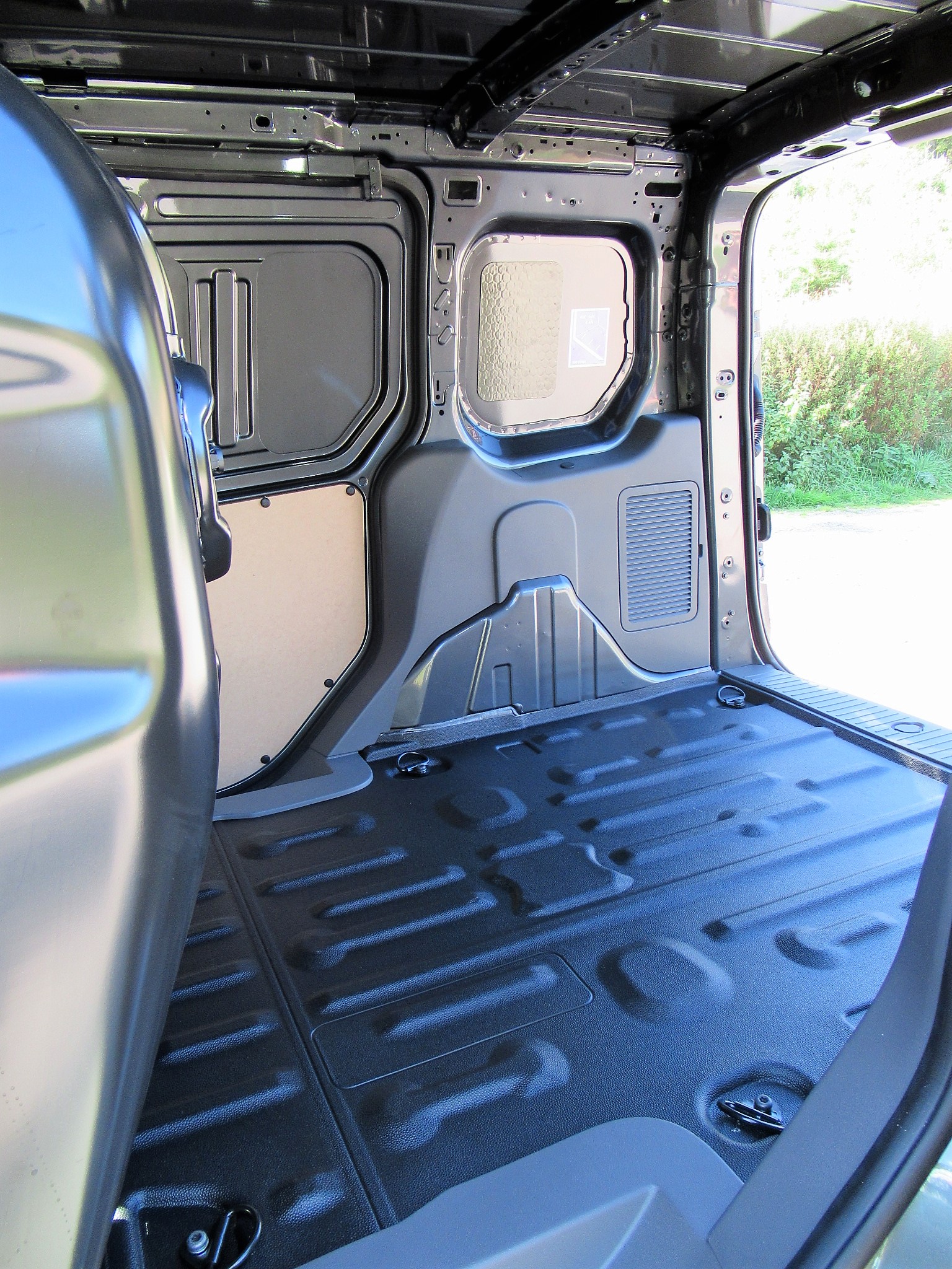 MS-RT Transit Connect; a bespoke van for multi-purpose use - Motor ...